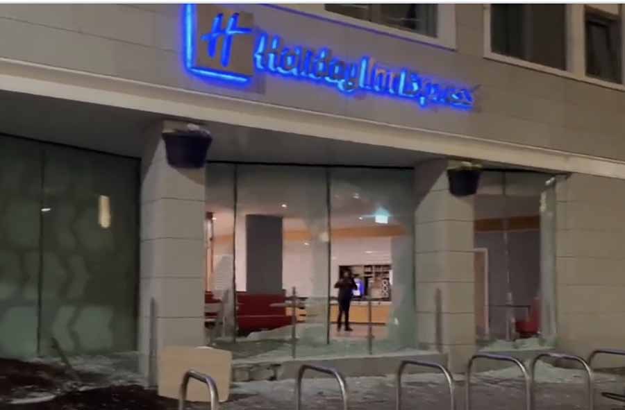 198-bed Holiday Inn Express evacuated during Dublin riots